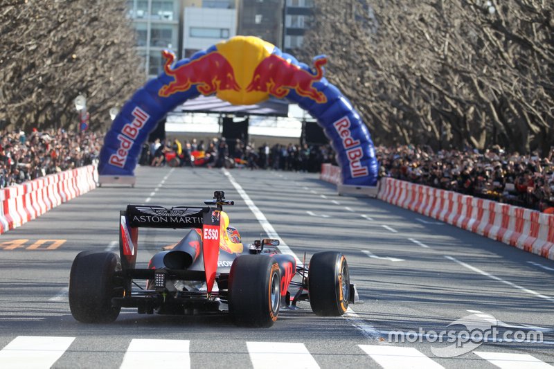 Vídeo y fotos: Red Bull levanta pasiones en Tokio - Fórmula 1 Noticias