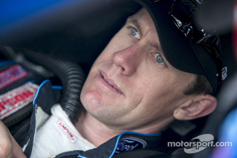 Late-race strategy puts Carl Edwards in the top 10