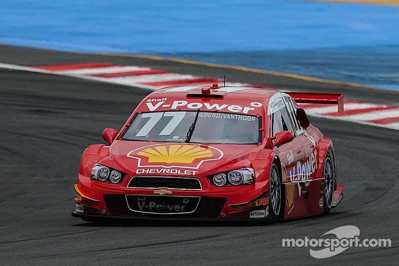 Star names show good pace in Brazil Stock Cars