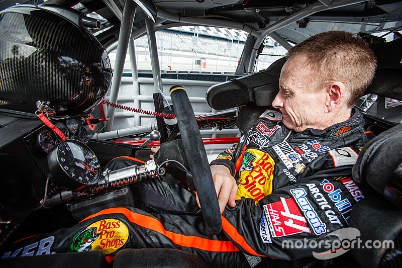 Former NASCAR star Mark Martin to race stock cars in Canada