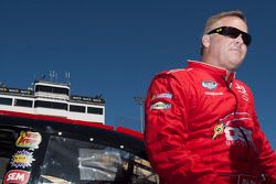 Brotherly love ... Kenny Wallace to fill in for recovering brother Mike
