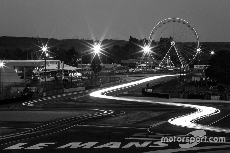 Les lumières de nuit au Mans - 24 heures du Mans - Photos 24 heures du ...