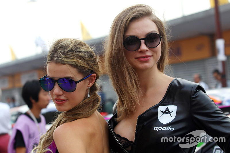 Lovely grid girls at Macau